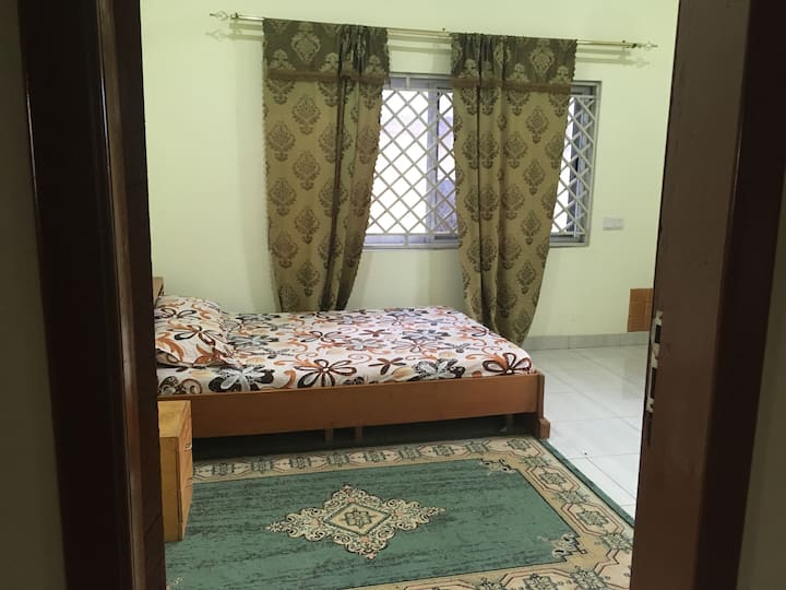 En-suite Room With Double Bed At Achimota - Accra