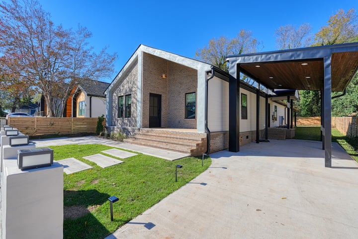 Modern Downtown Oasis With Fire Pit - Greenville, SC