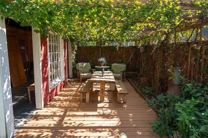 Spacious Haven In North Park - Chicago, IL