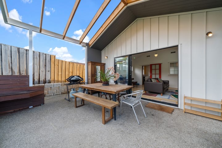 Charming Sandy Bay Retreat - Hobart