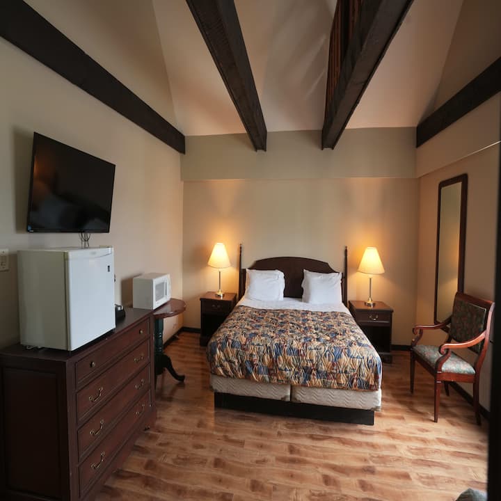 King Room: King Hotel - Oliver