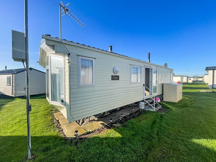 Caravan For Hire At California Cliffs Ref 50006f - Hemsby