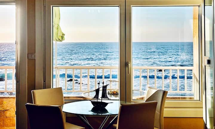 Holibai. Albatros La Casa Que Parece Surcar El Mar - Nigrán