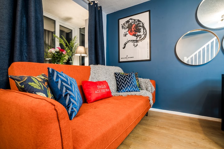 Stylish Comfortable 2-bed Home | Parking & Garden - Newport