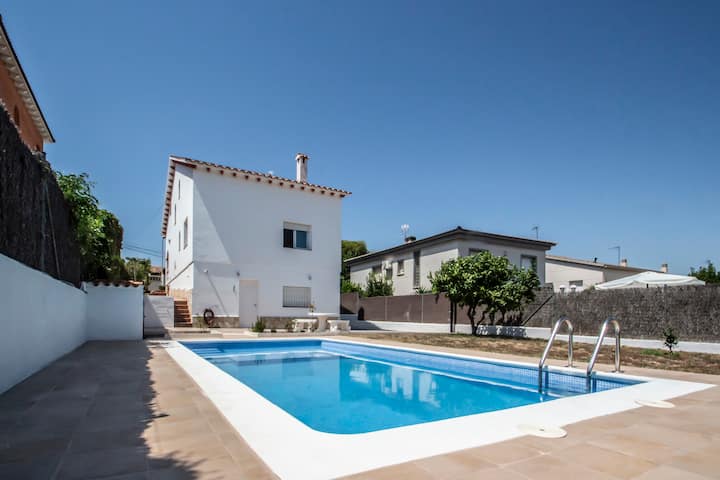 Casa Blanca Con Piscina - Calafell