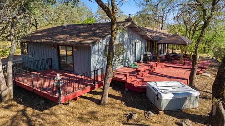 Mountain View Retreat: Your Perfect Getaway - Grass Valley, CA