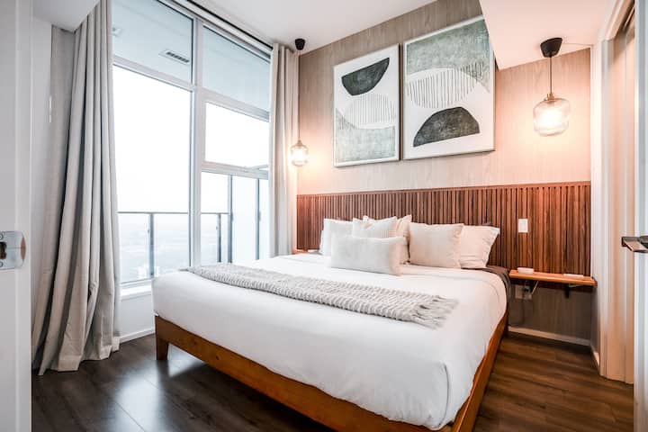 Lougheed Centre/sleeps 4/skytrain/private Balcony! - Port Moody