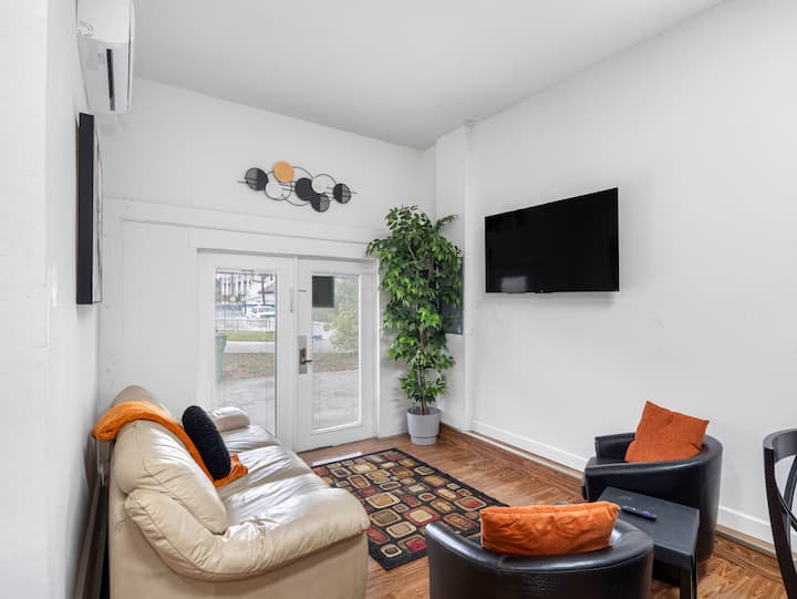 Cozy Tampa Getaway-chic 1br Retreat Near Downtown - Tampa