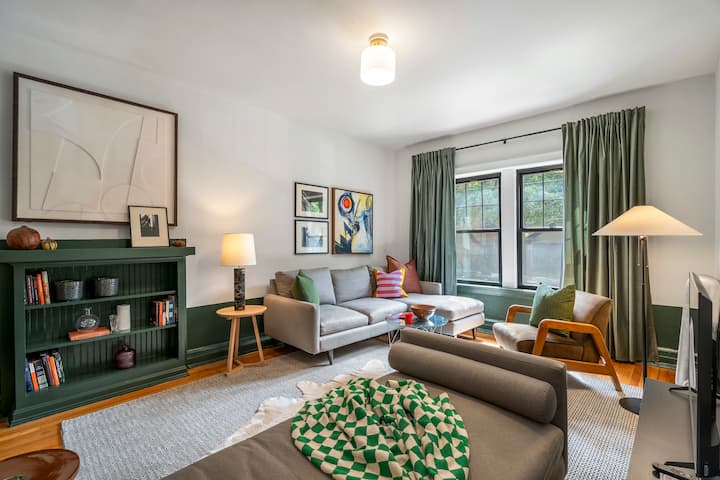 Alpaca My Bags! - Graceland West - Chicago