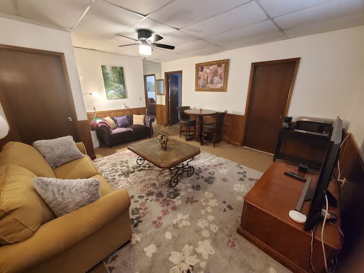 Comfort & Charm Awaits You - Hampton, GA