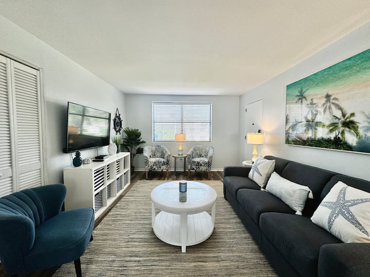 Stylish Seaside Retreat Beach And Pool - St. Pete Beach, FL