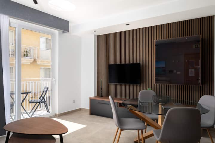 Modern 1bd Apartment With Back Balcony & Sofa Bed - La Valeta