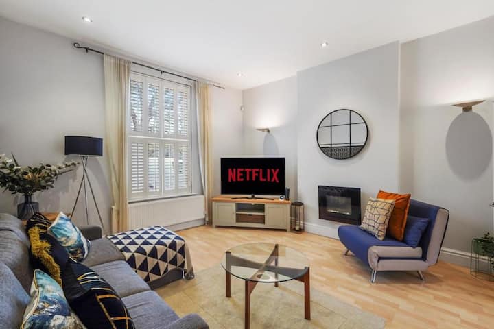 Stylish Townhouse On The Stray - Sleeps 8 - Knaresborough