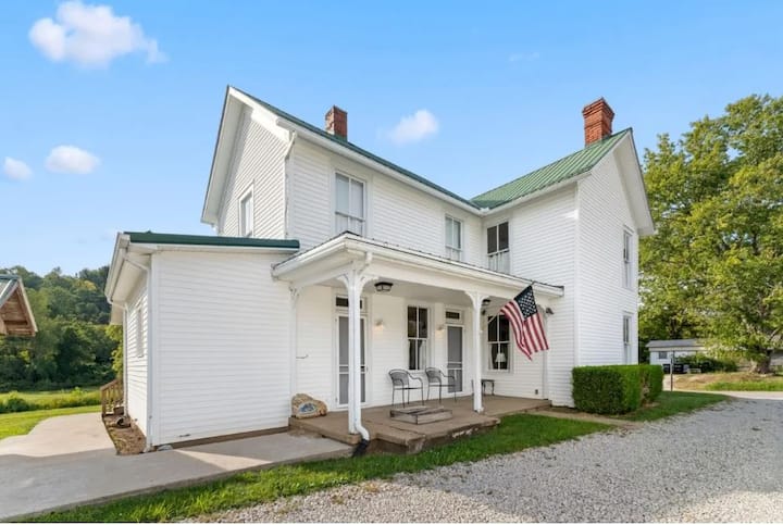 Historical 150 Year Old Farm House, Hunting Close. - Barboursville, WV