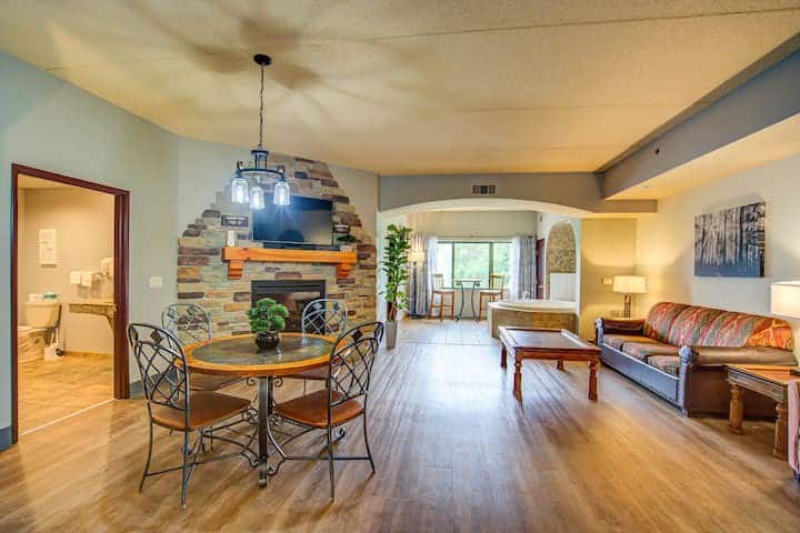 Resort Style Living, Sleeps 14 & Great Location! - Wisconsin Dells, WI