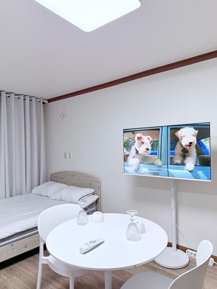 Pause And Enjoy House 5  / 강남번화가1min - 首爾