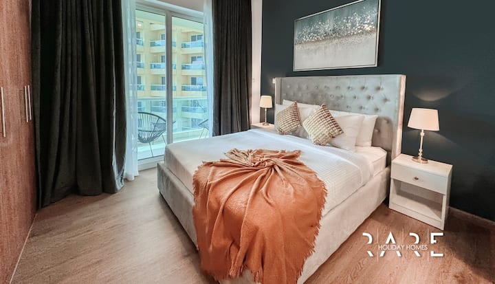 Rare Holiday Homes - In Crescent A With Pool View - Dubai