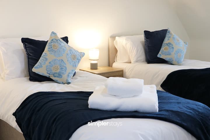 Driveway Parking | New Build Home | Quiet Estate - 스태퍼드