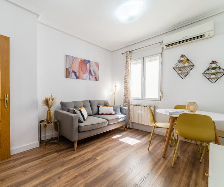 Acogedor Y Cálido, 3 Dormitorios En Pleno Centro - Madrid