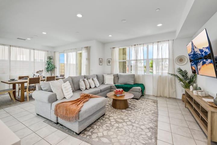 Lakefront New Modern+ Gameroom, Next 2 Golf+casino - California