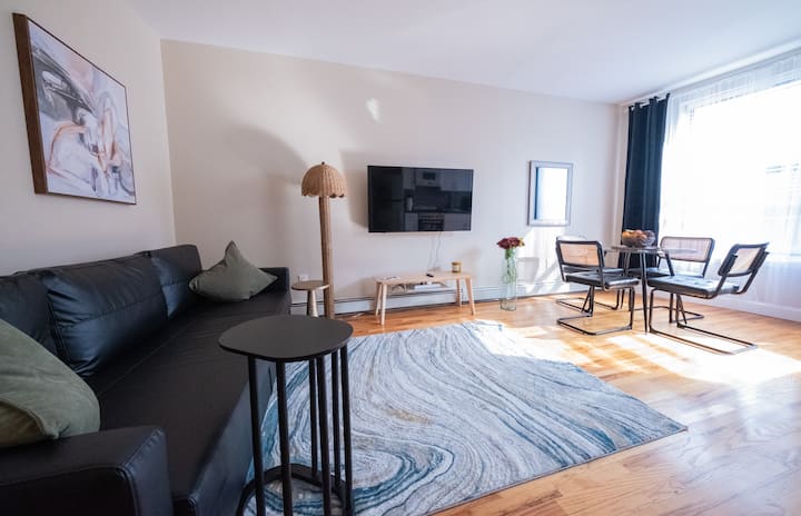 Parkside Haven: Stylish 2br Apt/laundry & Elevator - New York City