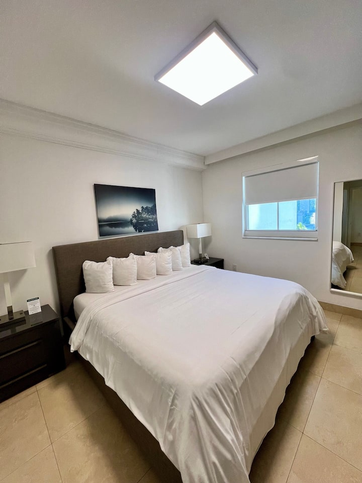 Stylish Skyline Retreat - Miami