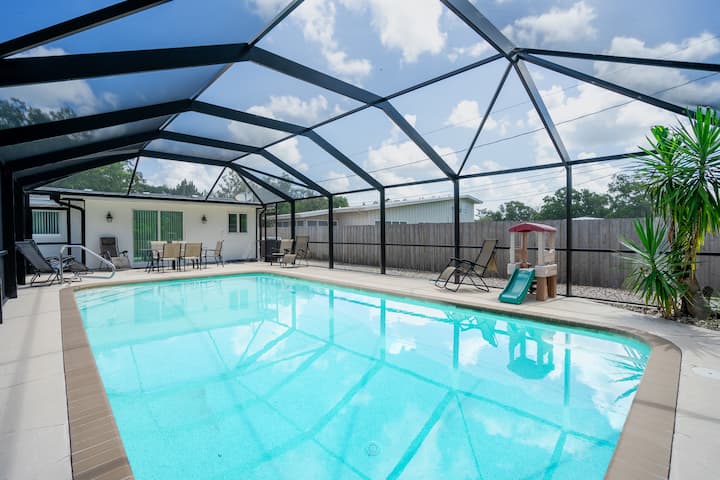 Pool House Close To Pinecraft 25vr000026 - Sarasota, FL