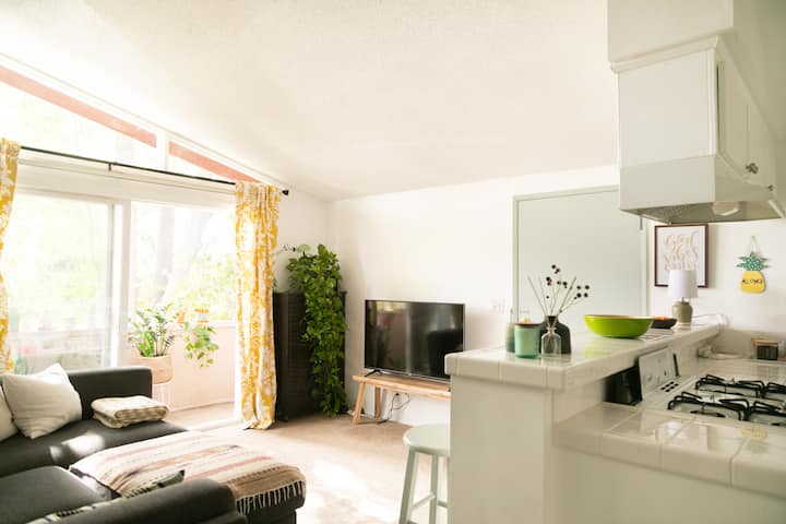 Zen Bungalow | Pool, Parking, Hiking Trails - Thousand Oaks