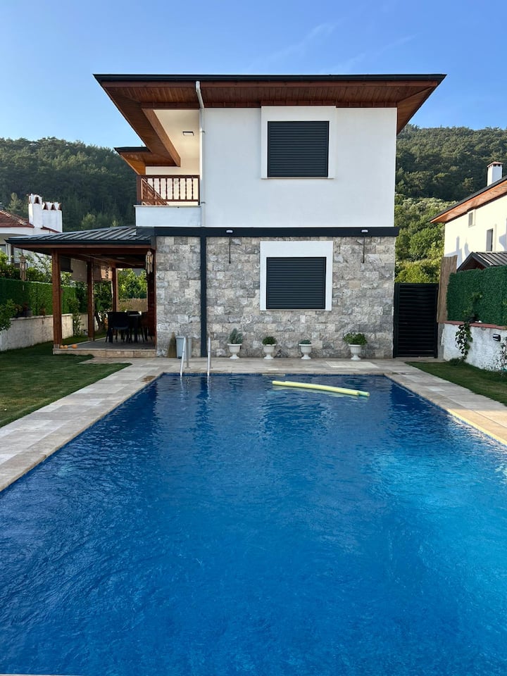 Akyaka Gökova'da Lüks Havuzlu Villa - Akyaka