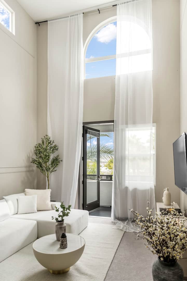 Casa Portofino® Grand Luxury 3br Condo W/ Gym Pool - Irvine, CA