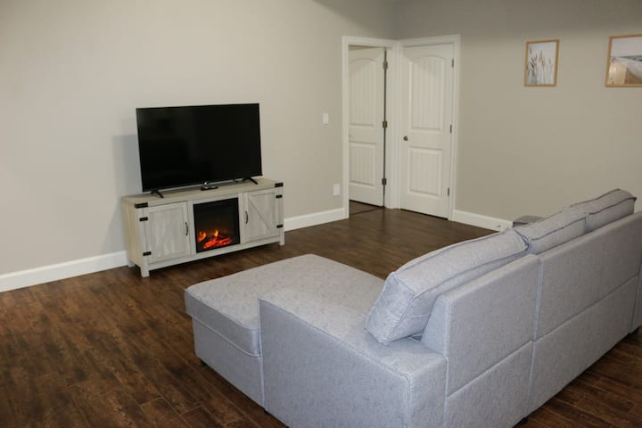Spacious Upper Aberdeen Suite - Kamloops