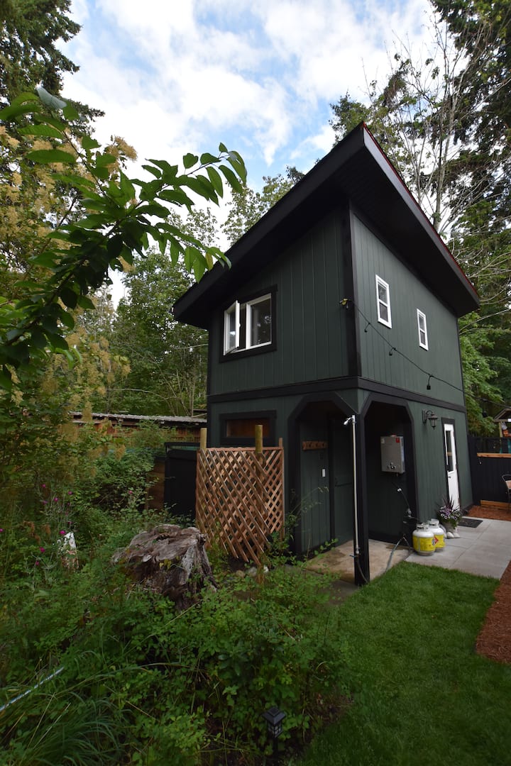 Tiny Cottage + Sauna Near The Beach - British Columbia