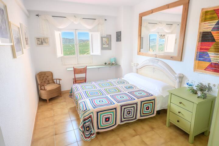 A Bright Room With Ac And A View To The Mountains - Alcalá la Real