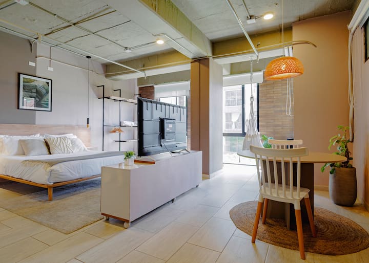 Walkable Laureles Loft With Gym - Medellín