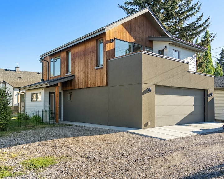 {Oakley Home} Dt Yyc ~ Near Sait & Hospitals - Calgary