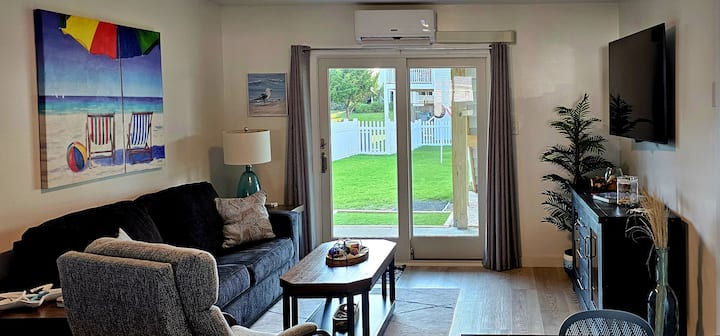 King Bed.  No Stairs.  Steps To The Ocean! - Atlantic Beach, NC