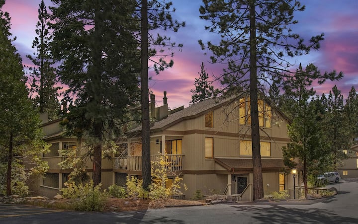 Bright And Cozy Condo Near Beach And North Star! - North Lake Tahoe, CA