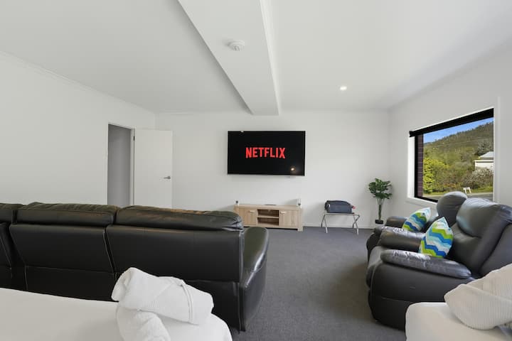 Tassie Escape | Room For Family & Work Stays - Hobart