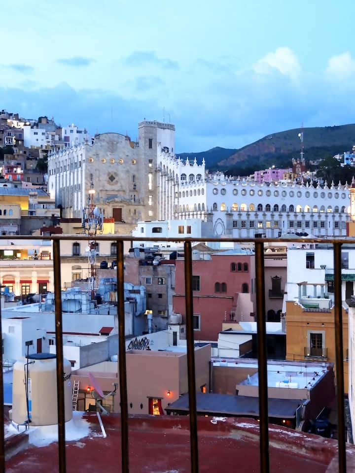 Kangaroo Room + Panoramic Rooftop - Guanajuato