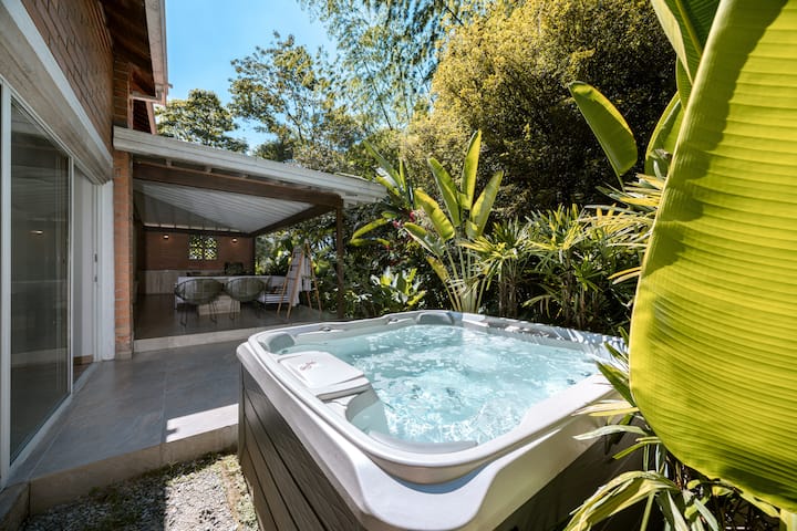 Villa In Poblado+6br+jacuzzi+ping Pong+bbq! - Medellín