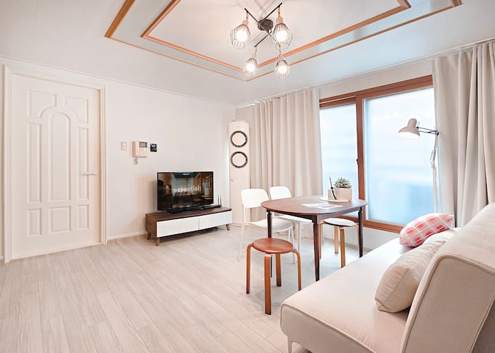 New 진 스테이/홍대입구역 도보10분 2룸 3베드 신촌 최대6명 /합법숙소 - Seoul