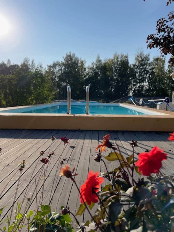 Rymlig Villa Med Pool - Gävle