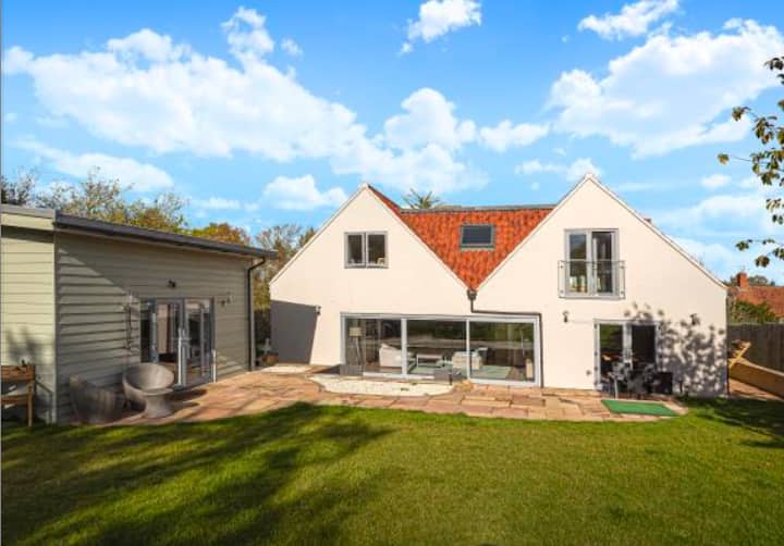 Spacious 5 Bed Somerset Village House - Glastonbury