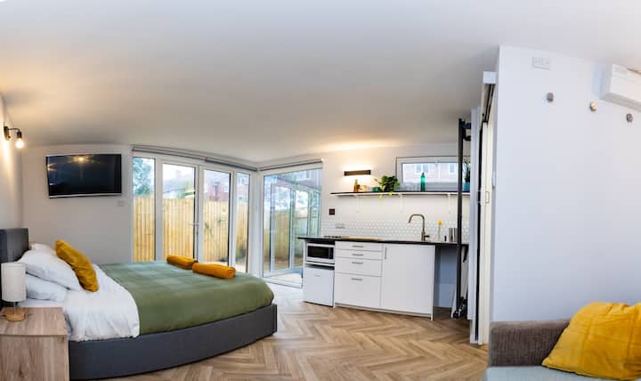The Den-spacious Private Garden Cabin For Two! - Bristol