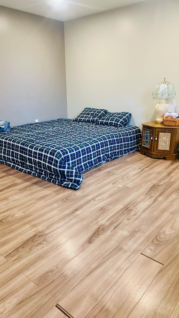 Cozy & Creative Space - Private Basement - Moncton