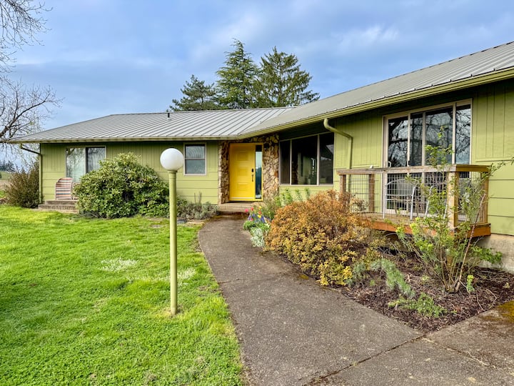 Luxury Hilltop Home With Stunning Views + Solitude - Alexana Winery, Newberg