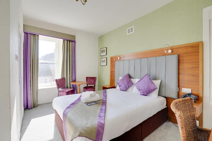 25% Off County Hotel Double En-suite Freeparking - Melrose