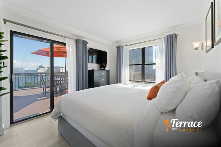 Spacious King Bed Escape W/terrace & Kitchen - Orlando