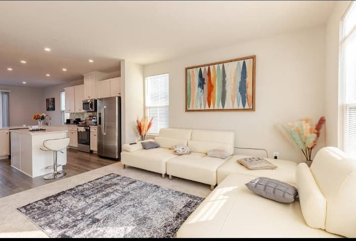Luxury 3 Bedroom Vacation Home - Glen Burnie, MD