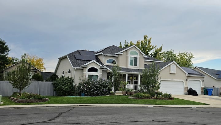 Family Home W/mntn Views, Centrally Located - Orem, UT